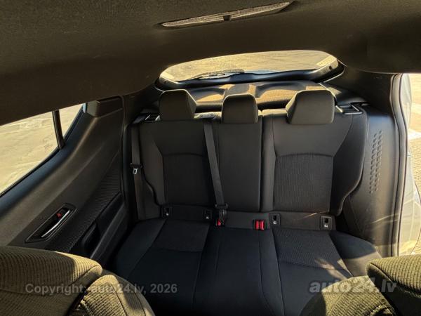 Белый Тойота C-HR 2019 в Таллин, объемом двигателя 1.80 л и пробегом 92 тыс. км за 19999 €, фото 10 на AUTOMOTO.COM.LV