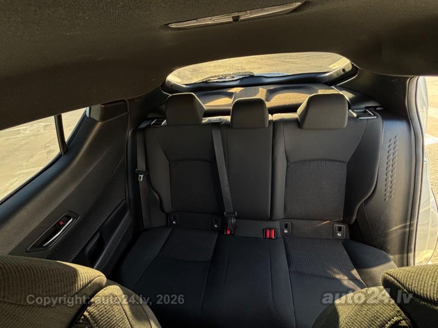 Balts Toyota C-HR 2019 Tallina, ar dzinēja tilpumu 1.80 L un nobraukumu 92 tūkst. km par 19999 €, foto 11 vietnē AUTOMOTO.COM.LV