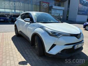 Balts Toyota C-HR 2019 Rīga, ar dzinēja tilpumu 1.80 L un nobraukumu 80 tūkst. km par 18500 €, foto  vietnē AUTOMOTO.COM.LV