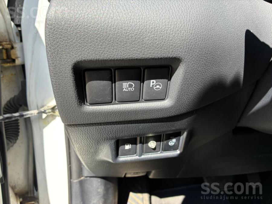 Balts Toyota C-HR 2019 Rīga, ar dzinēja tilpumu 1.80 L un nobraukumu 80 tūkst. km par 18500 €, foto 6 vietnē AUTOMOTO.COM.LV