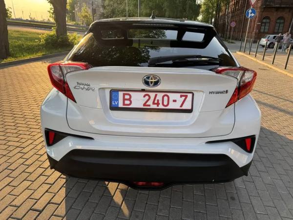 Balts Toyota C-HR 2019 Daugavpils, ar dzinēja tilpumu 1.80 L un nobraukumu 175 tūkst. km par 14800 €, foto 5 vietnē AUTOMOTO.COM.LV