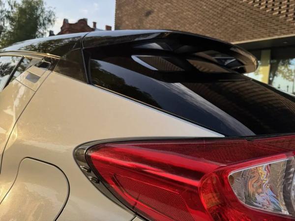 White Toyota C-HR 2019 in Daugavpils, with an engine capacity of 1.80 L and mileage of 175 thousand km for 14800 €, photo 3 on AUTOMOTO.COM.LV