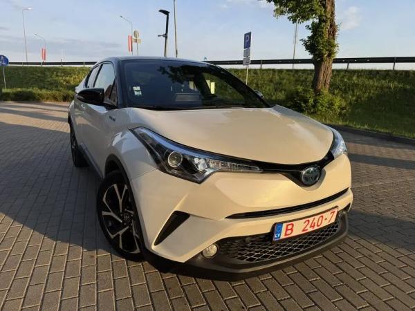 White Toyota C-HR 2019 in Daugavpils, with an engine capacity of 1.80 L and mileage of 175 thousand km for 14800 €, photo 1 on AUTOMOTO.COM.LV
