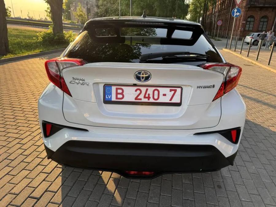 Белый Тойота C-HR 2019 в Даугавпилс, объемом двигателя 1.80 л и пробегом 175 тыс. км за 14800 €, фото 6 на AUTOMOTO.COM.LV