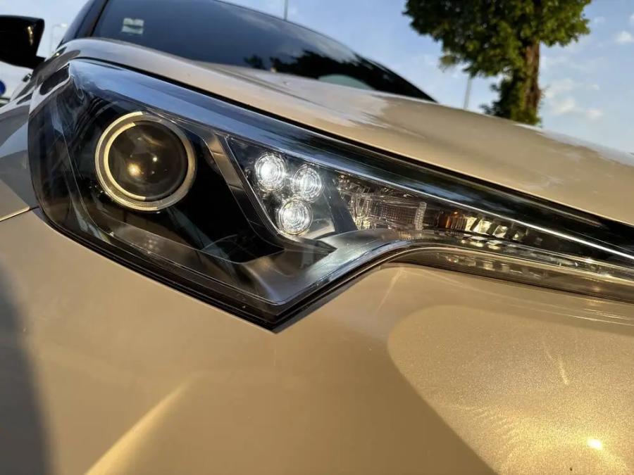 Белый Тойота C-HR 2019 в Даугавпилс, объемом двигателя 1.80 л и пробегом 175 тыс. км за 14800 €, фото 11 на AUTOMOTO.COM.LV