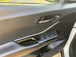 Белый Тойота C-HR 2019 в Даугавпилс, объемом двигателя 1.80 л и пробегом 175 тыс. км за 14800 €, фото 15 на AUTOMOTO.COM.LV