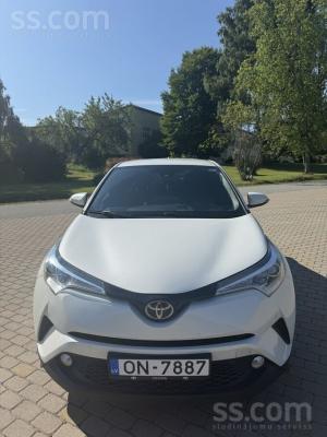 Белый Тойота C-HR 2019 в Рига, объемом двигателя 1.20 л и пробегом 96 тыс. км за 16000 €, фото  на AUTOMOTO.COM.LV