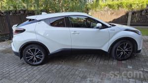 Balts Toyota C-HR 2019 Jelgava, ar dzinēja tilpumu 1.80 L un nobraukumu 125 tūkst. km par 17900 €, foto 3 vietnē AUTOMOTO.COM.LV