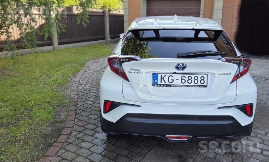 Balts Toyota C-HR 2019 Jelgava, ar dzinēja tilpumu 1.80 L un nobraukumu 125 tūkst. km par 17900 €, foto 4 vietnē AUTOMOTO.COM.LV