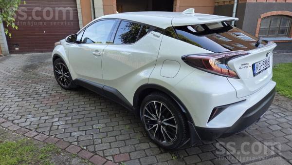 Balts Toyota C-HR 2019 Jelgava, ar dzinēja tilpumu 1.80 L un nobraukumu 125 tūkst. km par 17900 €, foto 4 vietnē AUTOMOTO.COM.LV