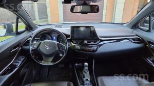 Balts Toyota C-HR 2019 Jelgava, ar dzinēja tilpumu 1.80 L un nobraukumu 125 tūkst. km par 17900 €, foto 6 vietnē AUTOMOTO.COM.LV
