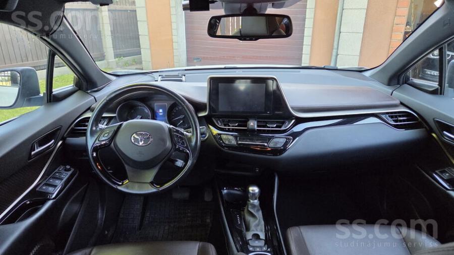 Balts Toyota C-HR 2019 Jelgava, ar dzinēja tilpumu 1.80 L un nobraukumu 125 tūkst. km par 17900 €, foto 6 vietnē AUTOMOTO.COM.LV