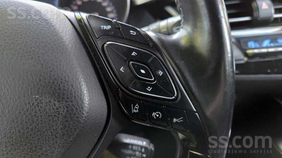 Balts Toyota C-HR 2019 Jelgava, ar dzinēja tilpumu 1.80 L un nobraukumu 125 tūkst. km par 17900 €, foto 11 vietnē AUTOMOTO.COM.LV