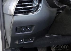 Balts Toyota C-HR 2019 Jelgava, ar dzinēja tilpumu 1.80 L un nobraukumu 125 tūkst. km par 17900 €, foto 14 vietnē AUTOMOTO.COM.LV