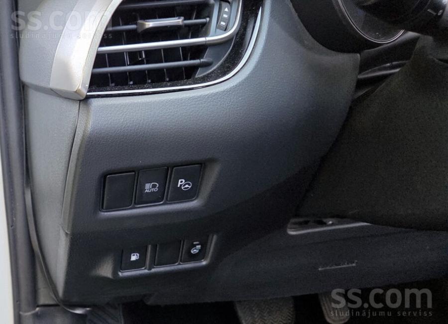 Balts Toyota C-HR 2019 Jelgava, ar dzinēja tilpumu 1.80 L un nobraukumu 125 tūkst. km par 17900 €, foto 14 vietnē AUTOMOTO.COM.LV