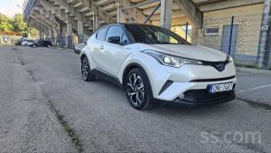 Белый Тойота C-HR 2019 в Даугавпилс, объемом двигателя 1.80 л и пробегом 0 тыс. км за 11700 €, фото  на AUTOMOTO.COM.LV