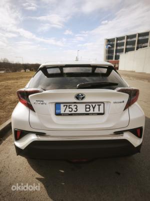 Белый Тойота C-HR 2019 в Таллин, объемом двигателя 1.80 л и пробегом 135 тыс. км за 16900 €, фото 5 на AUTOMOTO.COM.LV