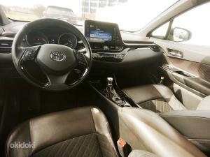 Белый Тойота C-HR 2019 в Таллин, объемом двигателя 1.80 л и пробегом 135 тыс. км за 16900 €, фото 8 на AUTOMOTO.COM.LV