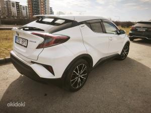 Белый Тойота C-HR 2019 в Таллин, объемом двигателя 1.80 л и пробегом 135 тыс. км за 16900 €, фото 9 на AUTOMOTO.COM.LV