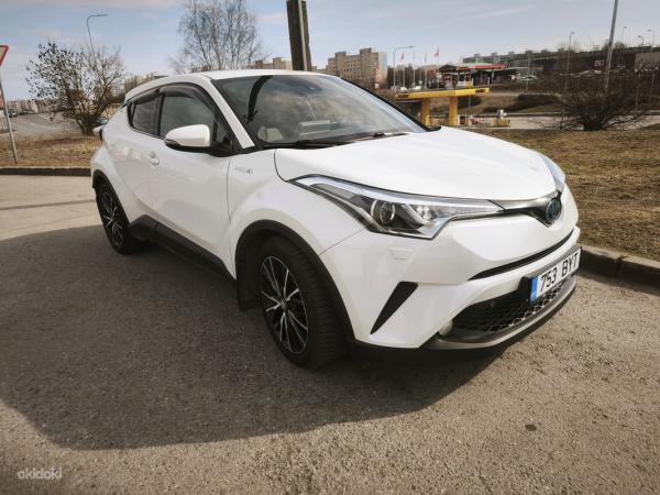 White Toyota C-HR 2019 in Tallinn, with an engine capacity of 1.80 L and mileage of 135 thousand km for 16900 €, photo 11 on AUTOMOTO.COM.LV