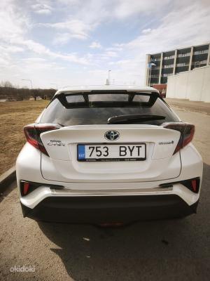 Белый Тойота C-HR 2019 в Таллин, объемом двигателя 1.80 л и пробегом 135 тыс. км за 16900 €, фото 13 на AUTOMOTO.COM.LV