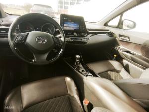 Белый Тойота C-HR 2019 в Таллин, объемом двигателя 1.80 л и пробегом 135 тыс. км за 16900 €, фото 16 на AUTOMOTO.COM.LV