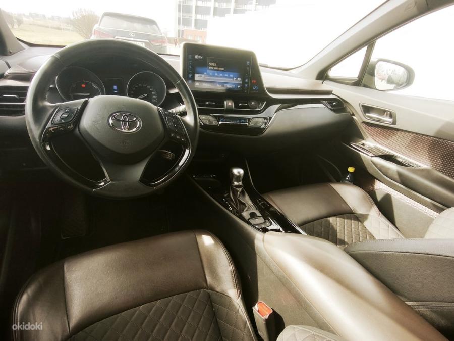 Белый Тойота C-HR 2019 в Таллин, объемом двигателя 1.80 л и пробегом 135 тыс. км за 16900 €, фото 16 на AUTOMOTO.COM.LV
