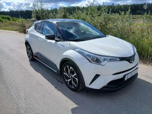 White Toyota C-HR 2019 in Vilnius, with an engine capacity of 1.80 L and mileage of 86 thousand km for 16900 €, photo 1 on AUTOMOTO.COM.LV