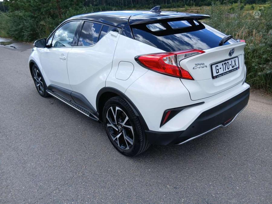 Белый Тойота C-HR 2019 в Вильнюс, объемом двигателя 1.80 л и пробегом 86 тыс. км за 16900 €, фото 4 на AUTOMOTO.COM.LV