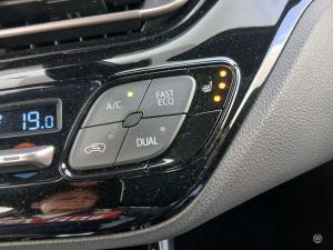 Белый Тойота C-HR 2019 в Вильнюс, объемом двигателя 1.80 л и пробегом 86 тыс. км за 16900 €, фото 15 на AUTOMOTO.COM.LV