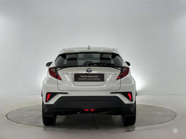 Balts Toyota C-HR 2020 Viļņa, ar dzinēja tilpumu 1.80 L un nobraukumu 76 tūkst. km par 22900 €, foto 4 vietnē AUTOMOTO.COM.LV
