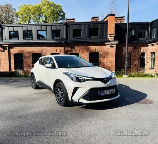 White Toyota C-HR 2020 in Tallinn, with an engine capacity of 1.80 L and mileage of 107 thousand km for 21399 €, photo 2 on AUTOMOTO.COM.LV