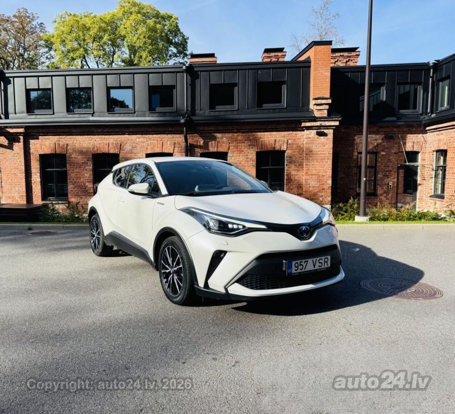 White Toyota C-HR 2020 in Tallinn, with an engine capacity of 1.80 L and mileage of 107 thousand km for 21399 €, photo 2 on AUTOMOTO.COM.LV
