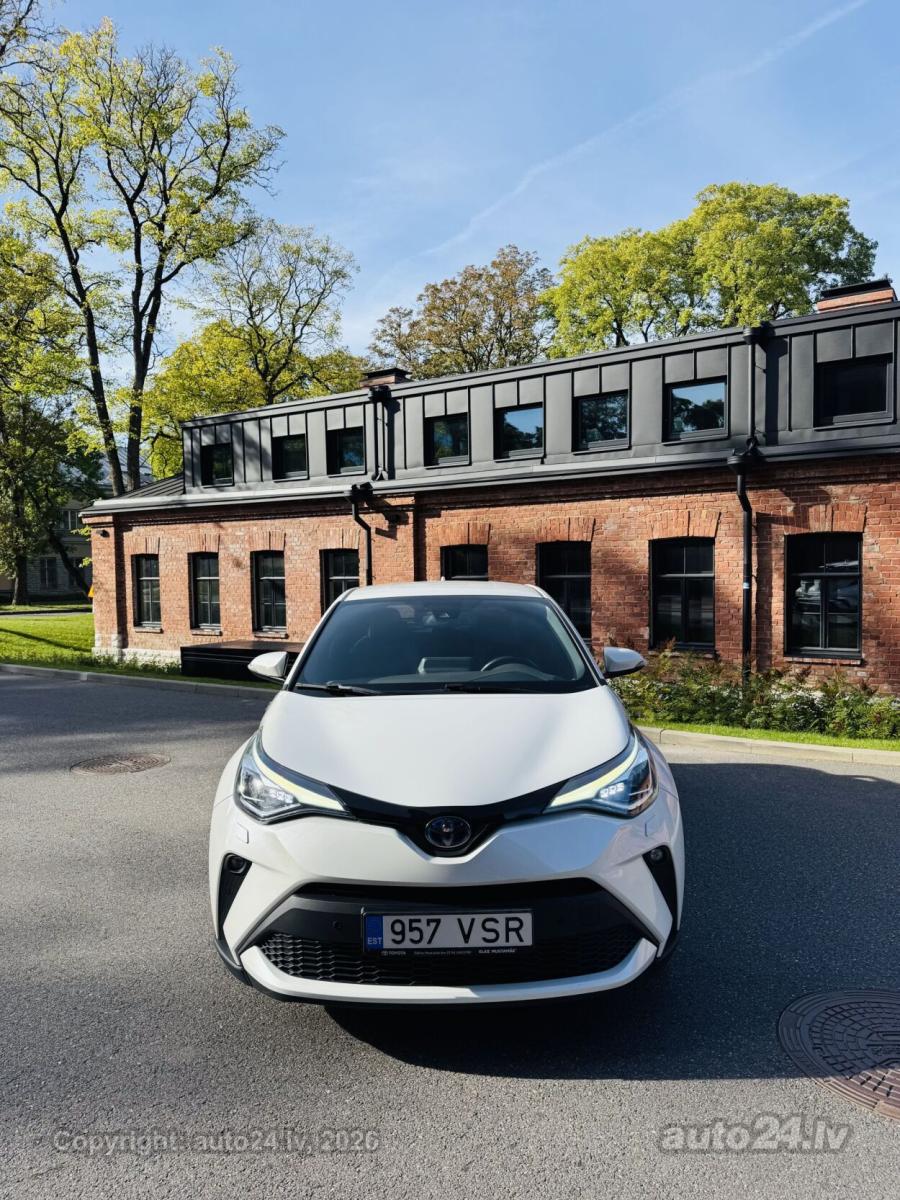 White Toyota C-HR 2020 in Tallinn, with an engine capacity of 1.80 L and mileage of 107 thousand km for 21399 €, photo 3 on AUTOMOTO.COM.LV