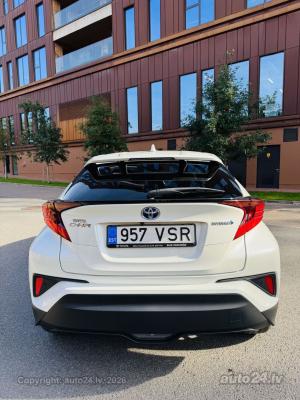 White Toyota C-HR 2020 in Tallinn, with an engine capacity of 1.80 L and mileage of 107 thousand km for 21399 €, photo 7 on AUTOMOTO.COM.LV