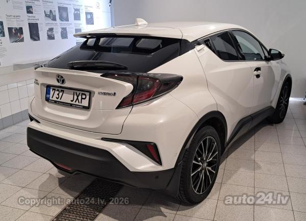 Balts Toyota C-HR 2020 Narva, ar dzinēja tilpumu 1.80 L un nobraukumu 70 tūkst. km par 20490 €, foto 2 vietnē AUTOMOTO.COM.LV