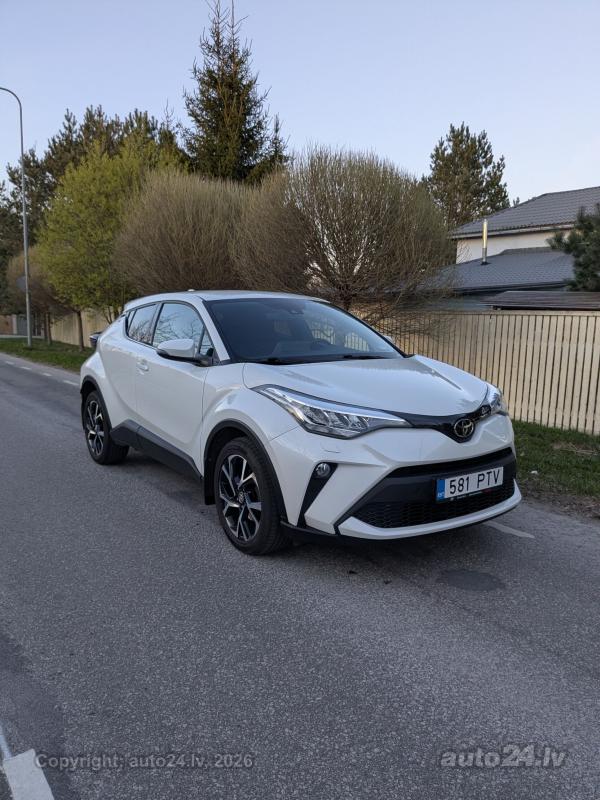 Balts Toyota C-HR 2020 Tallina, ar dzinēja tilpumu 1.20 L un nobraukumu 66 tūkst. km par 17990 €, foto  vietnē AUTOMOTO.COM.LV