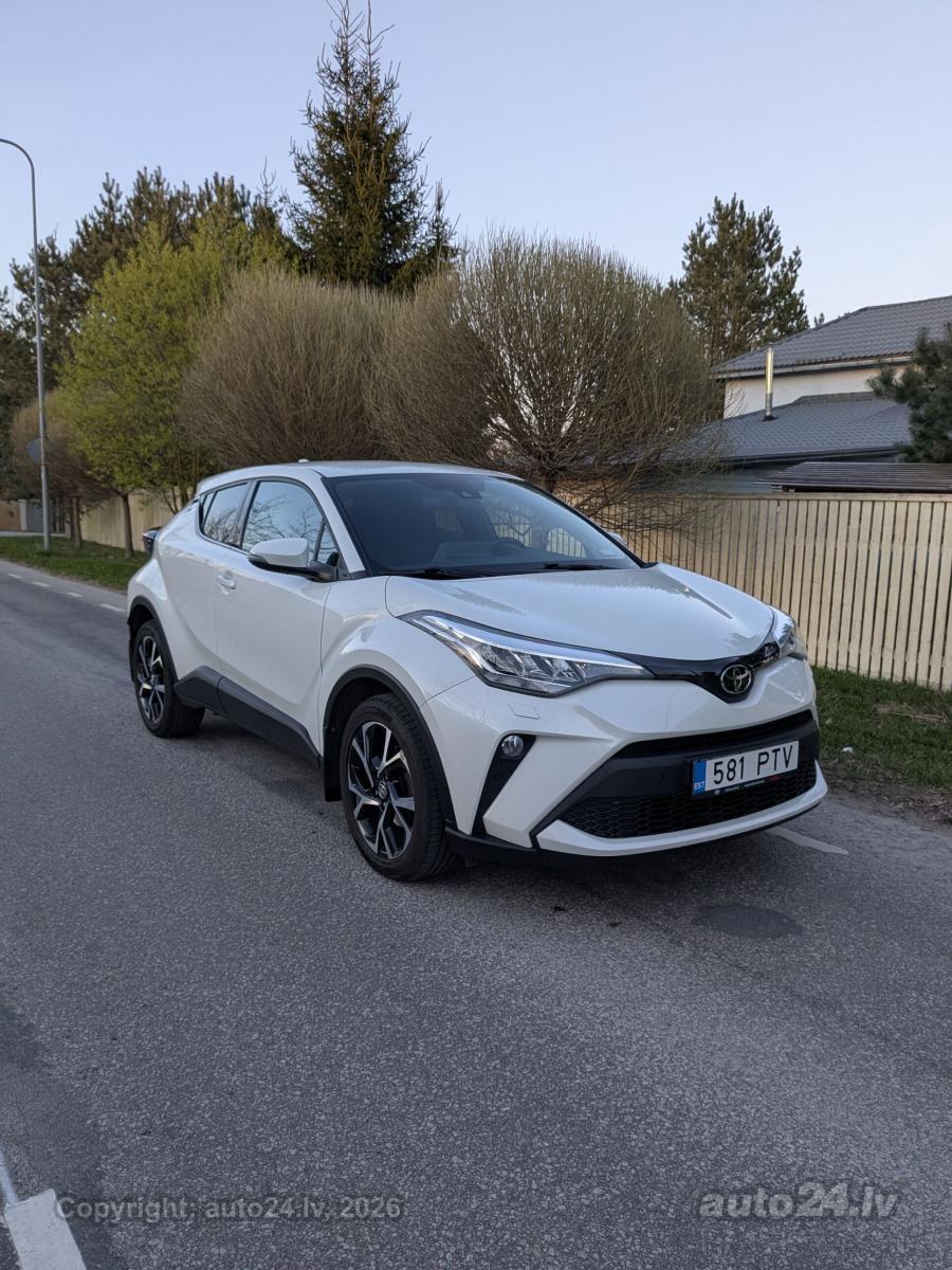 Белый Тойота C-HR 2020 в Таллин, объемом двигателя 1.20 л и пробегом 66 тыс. км за 17990 €, фото 1 на AUTOMOTO.COM.LV