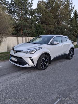 Белый Тойота C-HR 2020 в Таллин, объемом двигателя 1.20 л и пробегом 66 тыс. км за 17990 €, фото 4 на AUTOMOTO.COM.LV