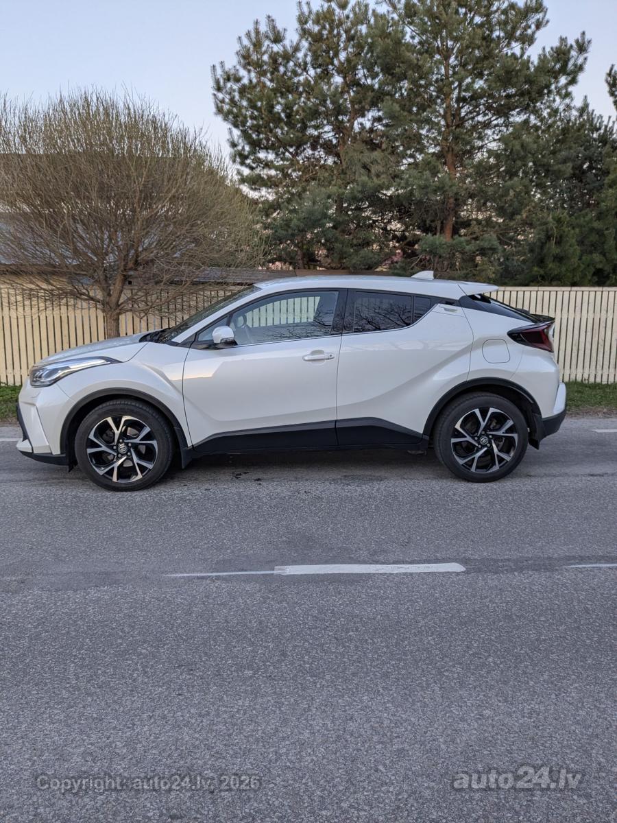 Белый Тойота C-HR 2020 в Таллин, объемом двигателя 1.20 л и пробегом 66 тыс. км за 17990 €, фото 5 на AUTOMOTO.COM.LV