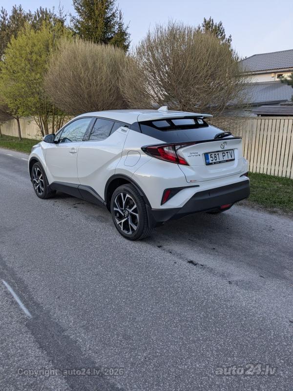 Белый Тойота C-HR 2020 в Таллин, объемом двигателя 1.20 л и пробегом 66 тыс. км за 17990 €, фото 5 на AUTOMOTO.COM.LV