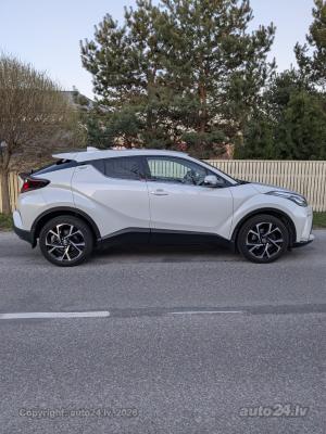 Белый Тойота C-HR 2020 в Таллин, объемом двигателя 1.20 л и пробегом 66 тыс. км за 17990 €, фото 9 на AUTOMOTO.COM.LV