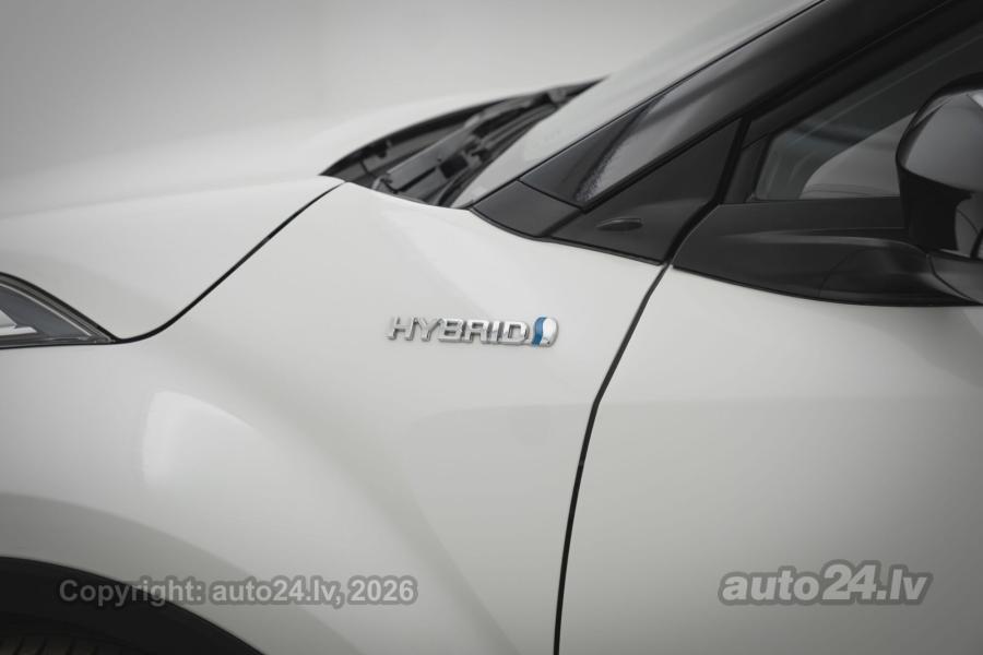 Белый Тойота C-HR 2020 в Тарту, объемом двигателя 1.80 л и пробегом 81 тыс. км за 19999 €, фото 8 на AUTOMOTO.COM.LV