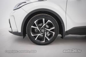 Белый Тойота C-HR 2020 в Тарту, объемом двигателя 1.80 л и пробегом 81 тыс. км за 19999 €, фото 9 на AUTOMOTO.COM.LV