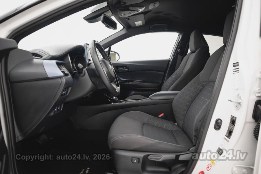Белый Тойота C-HR 2020 в Тарту, объемом двигателя 1.80 л и пробегом 81 тыс. км за 19999 €, фото 10 на AUTOMOTO.COM.LV