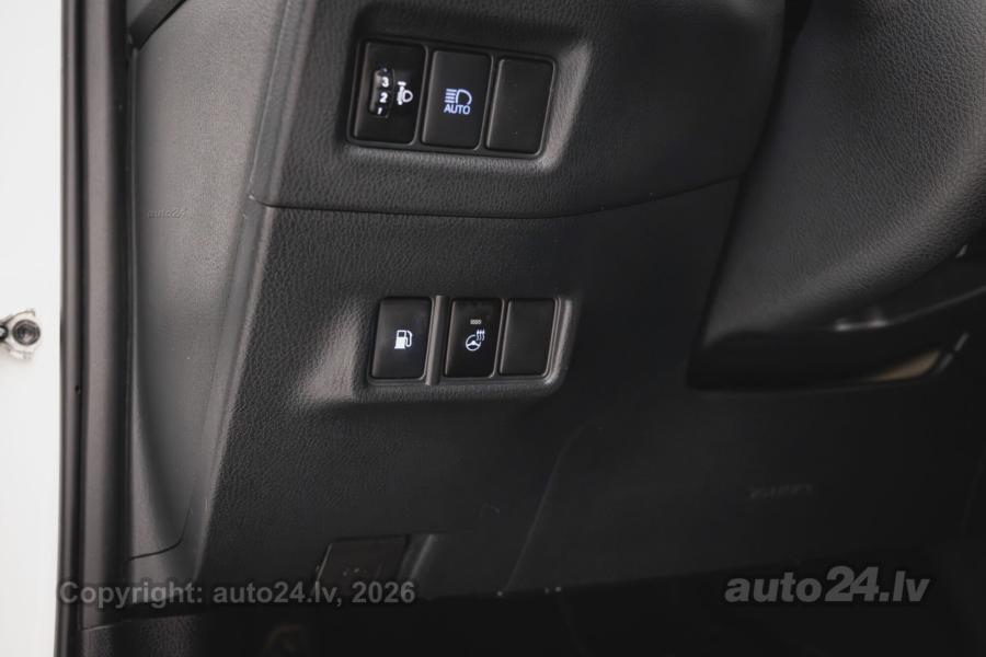 Белый Тойота C-HR 2020 в Тарту, объемом двигателя 1.80 л и пробегом 81 тыс. км за 19999 €, фото 21 на AUTOMOTO.COM.LV