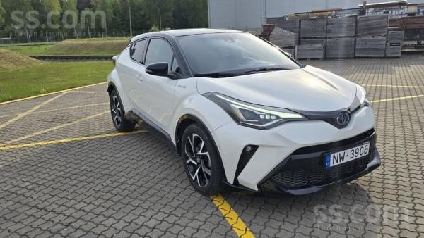 Balts Toyota C-HR 2020 Rīga, ar dzinēja tilpumu 2.00 L un nobraukumu 103 tūkst. km par 20300 €, foto 1 vietnē AUTOMOTO.COM.LV