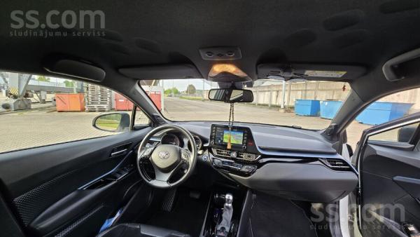 White Toyota C-HR 2020 in Riga, with an engine capacity of 2.00 L and mileage of 103 thousand km for 20300 €, photo 8 on AUTOMOTO.COM.LV