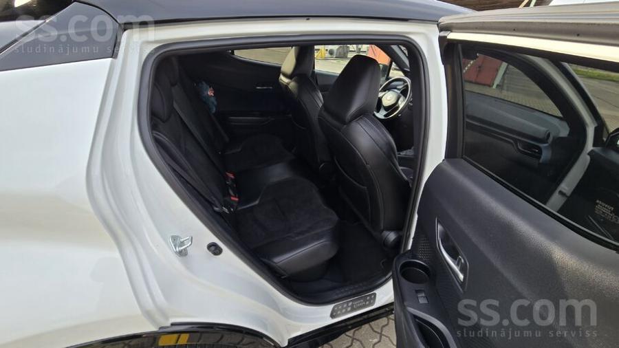 Balts Toyota C-HR 2020 Rīga, ar dzinēja tilpumu 2.00 L un nobraukumu 103 tūkst. km par 20300 €, foto 10 vietnē AUTOMOTO.COM.LV