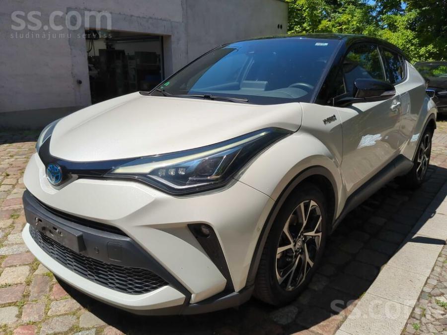 Balts Toyota C-HR 2020 Daugavpils, ar dzinēja tilpumu 1.80 L un nobraukumu 94 tūkst. km par 21850 €, foto 1 vietnē AUTOMOTO.COM.LV